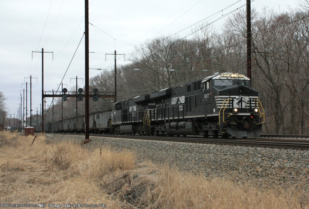 NS 8117 and train 862